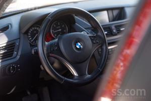 Red BMW X1 2010 in Liepaja, with an engine capacity of 2.00 L and mileage of 267 thousand km for 7500 €, photo 17 on AUTOMOTO.COM.LV