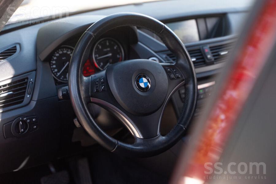 Red BMW X1 2010 in Liepaja, with an engine capacity of 2.00 L and mileage of 267 thousand km for 7500 €, photo 17 on AUTOMOTO.COM.LV