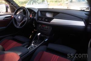 Red BMW X1 2010 in Liepaja, with an engine capacity of 2.00 L and mileage of 267 thousand km for 7500 €, photo 21 on AUTOMOTO.COM.LV