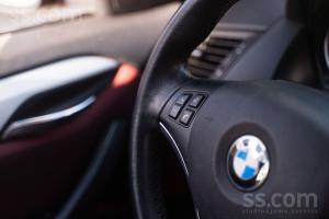 Red BMW X1 2010 in Liepaja, with an engine capacity of 2.00 L and mileage of 267 thousand km for 7500 €, photo 27 on AUTOMOTO.COM.LV