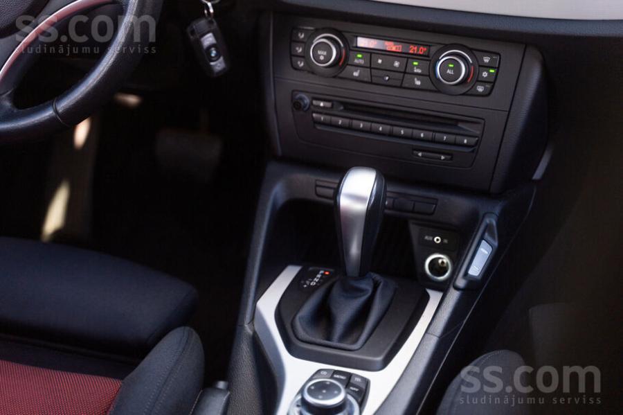 Red BMW X1 2010 in Liepaja, with an engine capacity of 2.00 L and mileage of 267 thousand km for 7500 €, photo 33 on AUTOMOTO.COM.LV