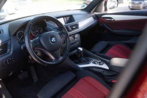 Красный БМВ Х1 2010 в Лиепая, объемом двигателя 2.00 л и пробегом 267 тыс. км за 7500 €, фото 16 на AUTOMOTO.COM.LV