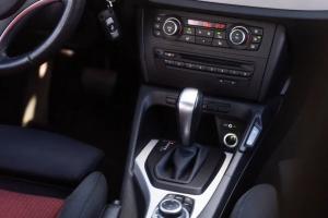 Красный БМВ Х1 2010 в Лиепая, объемом двигателя 2.00 л и пробегом 267 тыс. км за 7500 €, фото 33 на AUTOMOTO.COM.LV