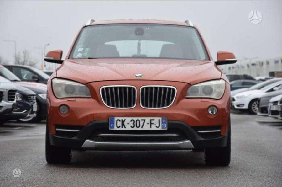 Red BMW X1 2012 in Taurage, with an engine capacity of 2.00 L and mileage of 231 thousand km for 6500 €, photo 2 on AUTOMOTO.COM.LV