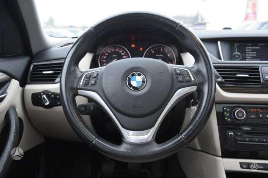 Red BMW X1 2012 in Taurage, with an engine capacity of 2.00 L and mileage of 231 thousand km for 6500 €, photo 9 on AUTOMOTO.COM.LV