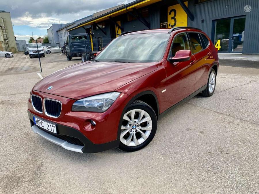 Sarkans BMW X1 2012 Šauļi, ar dzinēja tilpumu 2.00 L un nobraukumu 280 tūkst. km par 4650 €, foto 1 vietnē AUTOMOTO.COM.LV