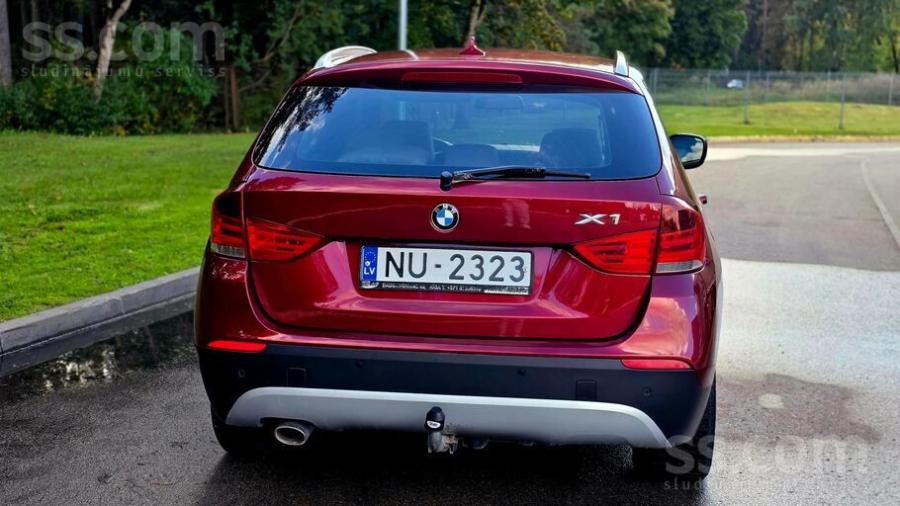 Red BMW X1 2011 in Riga, with an engine capacity of 2.00 L and mileage of 286 thousand km for 6500 €, photo 4 on AUTOMOTO.COM.LV
