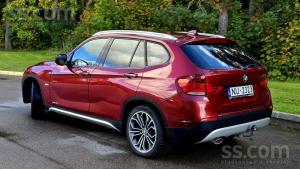 Red BMW X1 2011 in Riga, with an engine capacity of 2.00 L and mileage of 286 thousand km for 6500 €, photo 6 on AUTOMOTO.COM.LV