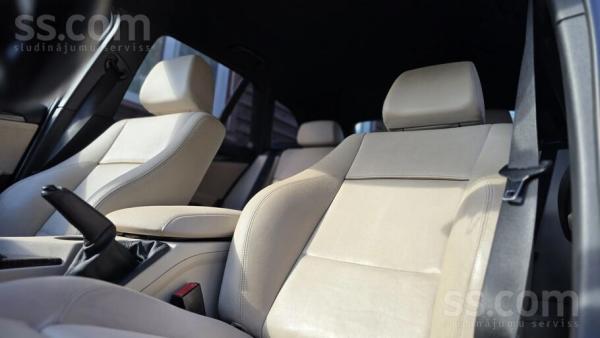 Red BMW X1 2011 in Riga, with an engine capacity of 2.00 L and mileage of 286 thousand km for 6500 €, photo 8 on AUTOMOTO.COM.LV
