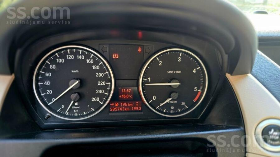 Red BMW X1 2011 in Riga, with an engine capacity of 2.00 L and mileage of 286 thousand km for 6500 €, photo 9 on AUTOMOTO.COM.LV