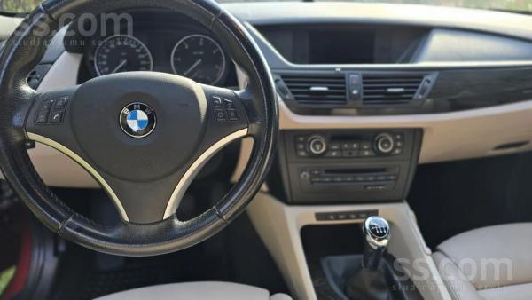 Red BMW X1 2011 in Riga, with an engine capacity of 2.00 L and mileage of 286 thousand km for 6500 €, photo 10 on AUTOMOTO.COM.LV