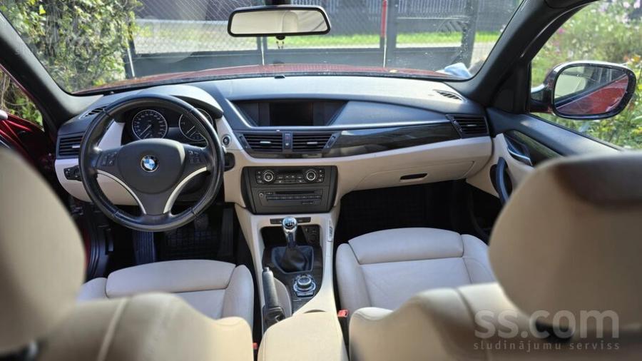 Red BMW X1 2011 in Riga, with an engine capacity of 2.00 L and mileage of 286 thousand km for 6500 €, photo 11 on AUTOMOTO.COM.LV