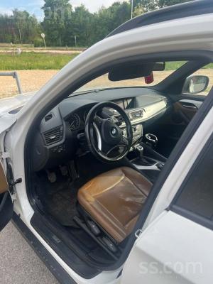 Balts BMW X1 2009 Rīga, ar dzinēja tilpumu 2.00 L un nobraukumu 320 tūkst. km par 7300 €, foto 6 vietnē AUTOMOTO.COM.LV