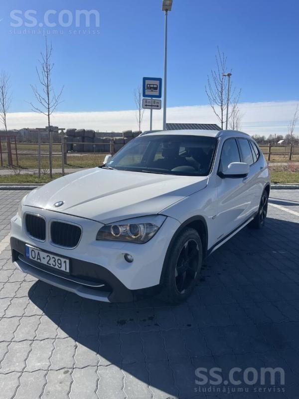White BMW X1 2010 in Jelgava, with an engine capacity of 2.00 L and mileage of 288 thousand km for 7800 €, photo 1 on AUTOMOTO.COM.LV