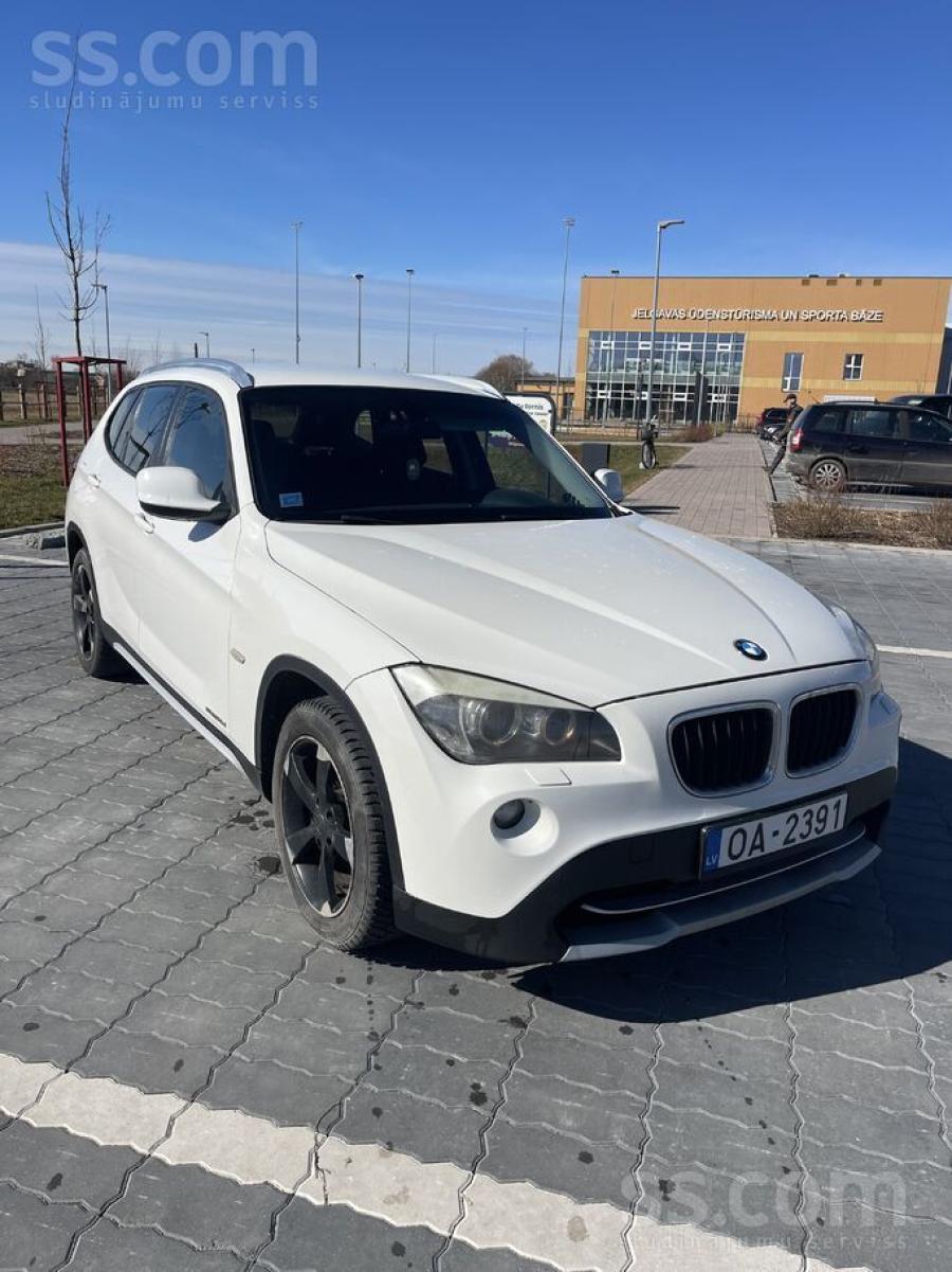 White BMW X1 2010 in Jelgava, with an engine capacity of 2.00 L and mileage of 288 thousand km for 7800 €, photo 2 on AUTOMOTO.COM.LV