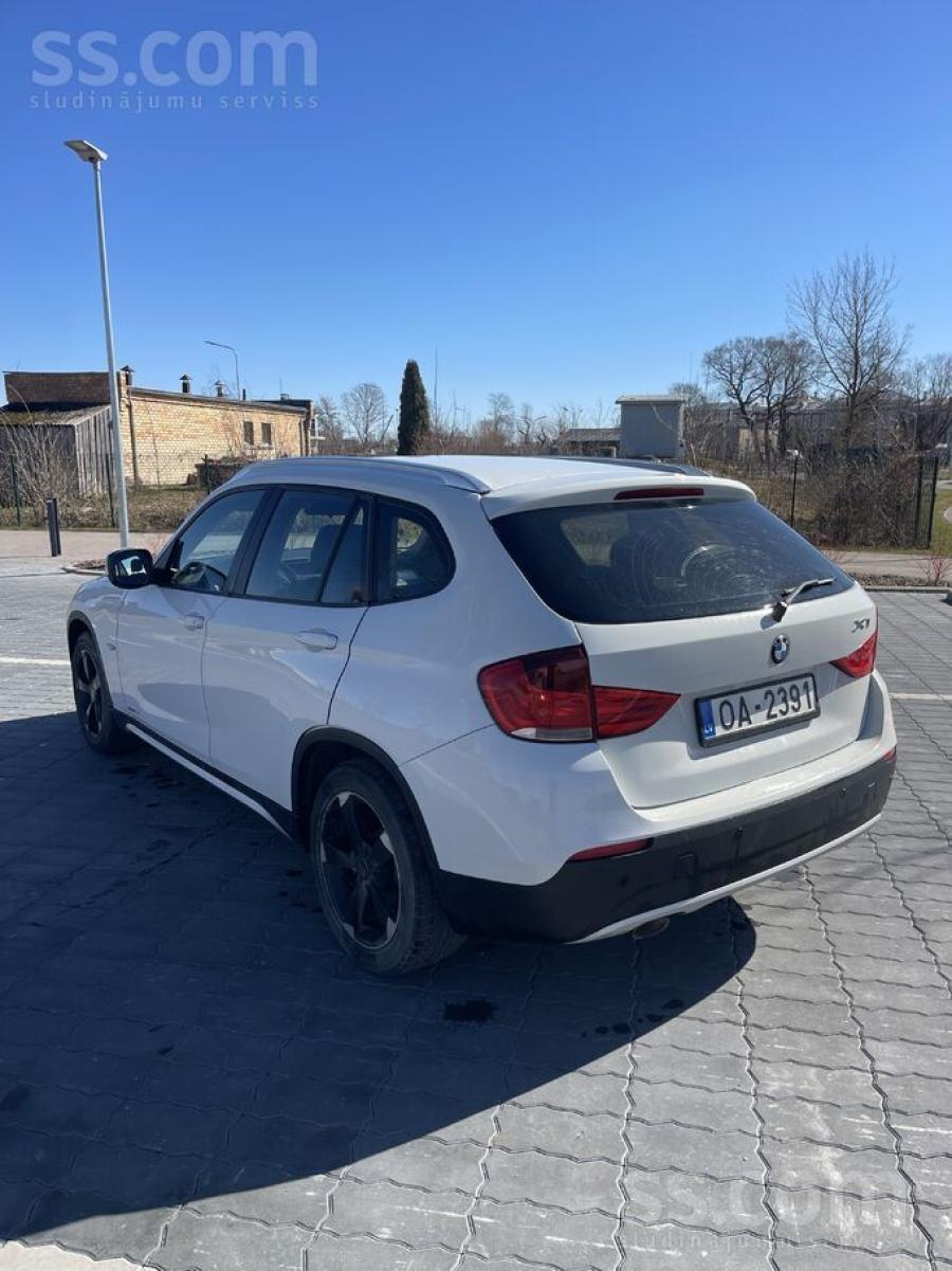 White BMW X1 2010 in Jelgava, with an engine capacity of 2.00 L and mileage of 288 thousand km for 7800 €, photo 4 on AUTOMOTO.COM.LV