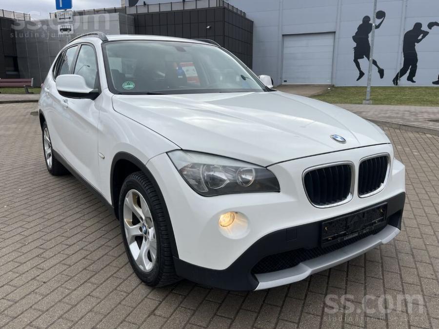 White BMW X1 2010 in Riga, with an engine capacity of 2.00 L and mileage of 309 thousand km for 5250 €, photo 2 on AUTOMOTO.COM.LV