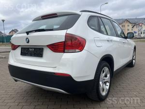 White BMW X1 2010 in Riga, with an engine capacity of 2.00 L and mileage of 309 thousand km for 5250 €, photo 4 on AUTOMOTO.COM.LV