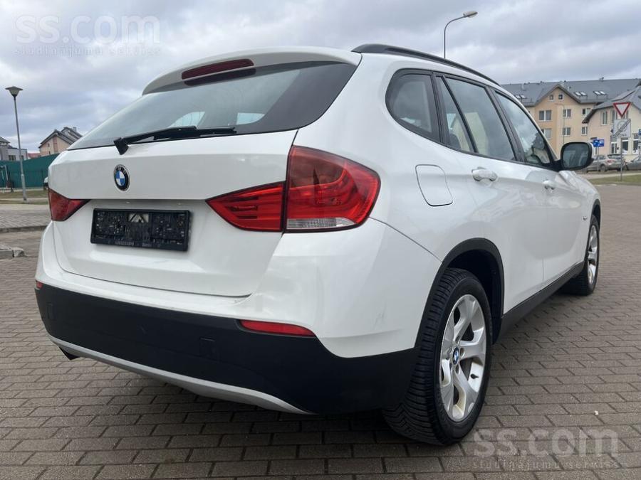 White BMW X1 2010 in Riga, with an engine capacity of 2.00 L and mileage of 309 thousand km for 5250 €, photo 4 on AUTOMOTO.COM.LV