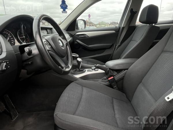 White BMW X1 2010 in Riga, with an engine capacity of 2.00 L and mileage of 309 thousand km for 5250 €, photo 10 on AUTOMOTO.COM.LV