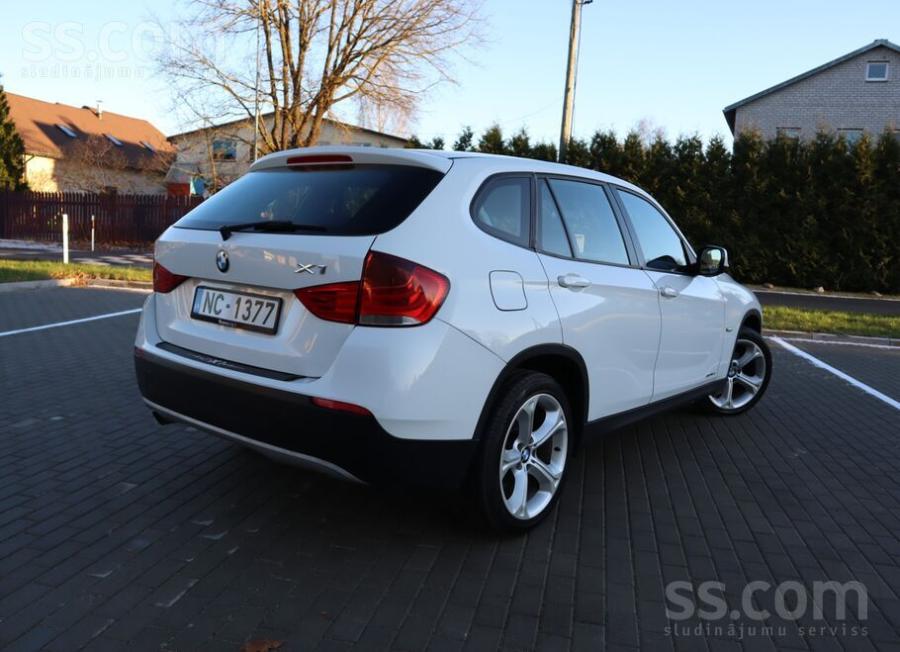 White BMW X1 2010 in Riga, with an engine capacity of 2.00 L and mileage of 294 thousand km for 5750 €, photo 2 on AUTOMOTO.COM.LV