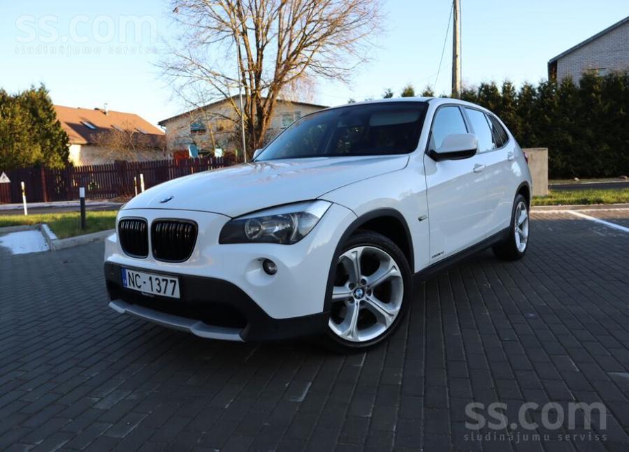 White BMW X1 2010 in Riga, with an engine capacity of 2.00 L and mileage of 294 thousand km for 5750 €, photo 3 on AUTOMOTO.COM.LV