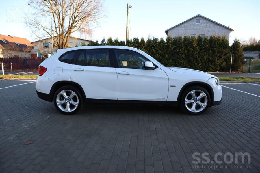White BMW X1 2010 in Riga, with an engine capacity of 2.00 L and mileage of 294 thousand km for 5750 €, photo 5 on AUTOMOTO.COM.LV