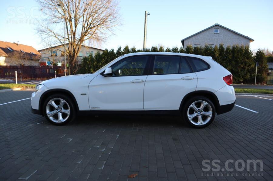 White BMW X1 2010 in Riga, with an engine capacity of 2.00 L and mileage of 294 thousand km for 5750 €, photo 6 on AUTOMOTO.COM.LV