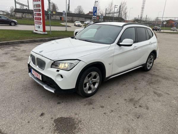 White BMW X1 2010 in Marijampole, with an engine capacity of 2.00 L and mileage of 244 thousand km for 3550 €, photo 1 on AUTOMOTO.COM.LV