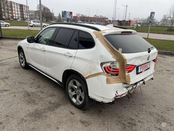 White BMW X1 2010 in Marijampole, with an engine capacity of 2.00 L and mileage of 244 thousand km for 3500 €, photo 8 on AUTOMOTO.COM.LV