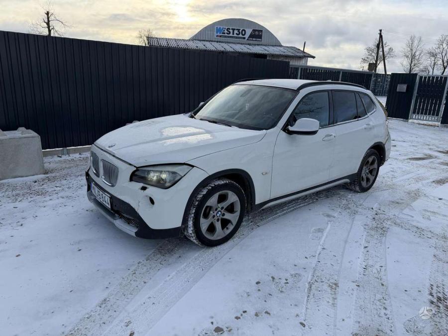White BMW X1 2010 in Marijampole, with an engine capacity of 2.00 L and mileage of 244 thousand km for 3450 €, photo 1 on AUTOMOTO.COM.LV