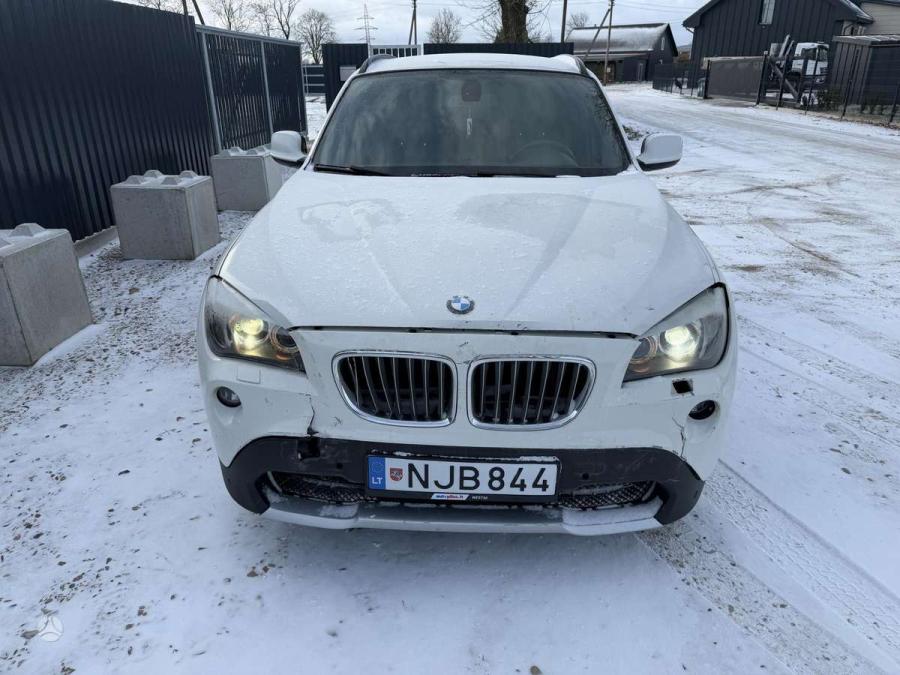 White BMW X1 2010 in Marijampole, with an engine capacity of 2.00 L and mileage of 244 thousand km for 3450 €, photo 4 on AUTOMOTO.COM.LV