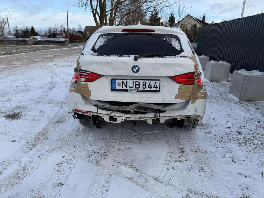 White BMW X1 2010 in Marijampole, with an engine capacity of 2.00 L and mileage of 244 thousand km for 3450 €, photo 5 on AUTOMOTO.COM.LV