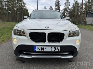White BMW X1 2010 in Riga, with an engine capacity of 2.00 L and mileage of 311 thousand km for 8250 €, photo 3 on AUTOMOTO.COM.LV
