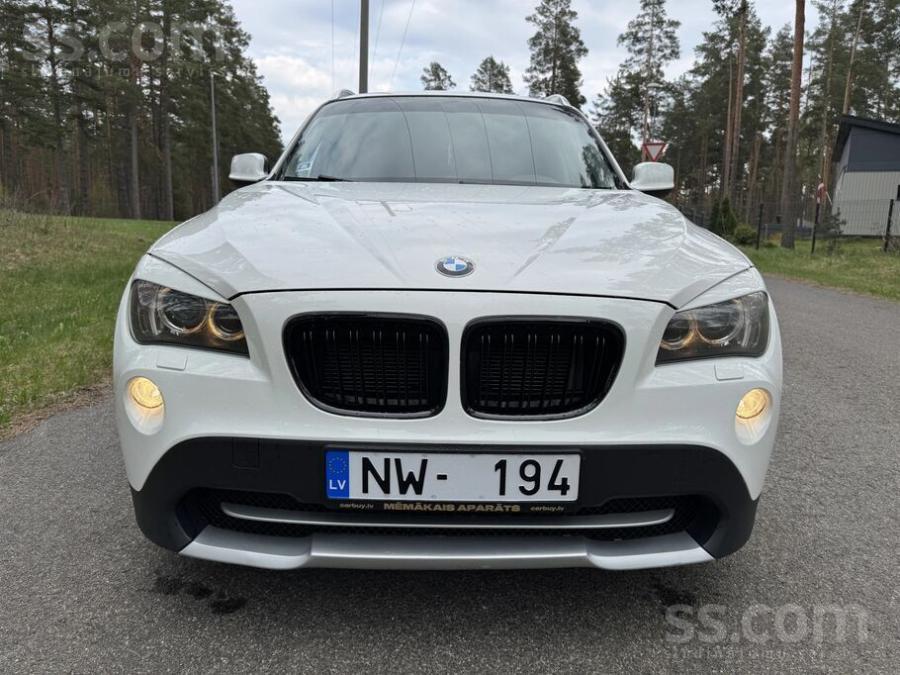 White BMW X1 2010 in Riga, with an engine capacity of 2.00 L and mileage of 311 thousand km for 8250 €, photo 3 on AUTOMOTO.COM.LV