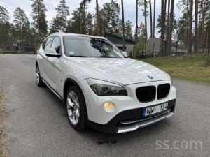 White BMW X1 2010 in Riga, with an engine capacity of 2.00 L and mileage of 311 thousand km for 8250 €, photo 4 on AUTOMOTO.COM.LV