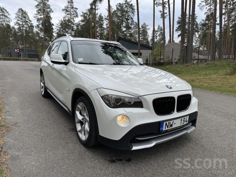White BMW X1 2010 in Riga, with an engine capacity of 2.00 L and mileage of 311 thousand km for 8250 €, photo 4 on AUTOMOTO.COM.LV