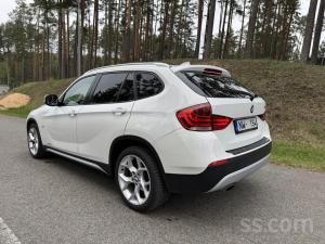 White BMW X1 2010 in Riga, with an engine capacity of 2.00 L and mileage of 311 thousand km for 8250 €, photo 5 on AUTOMOTO.COM.LV
