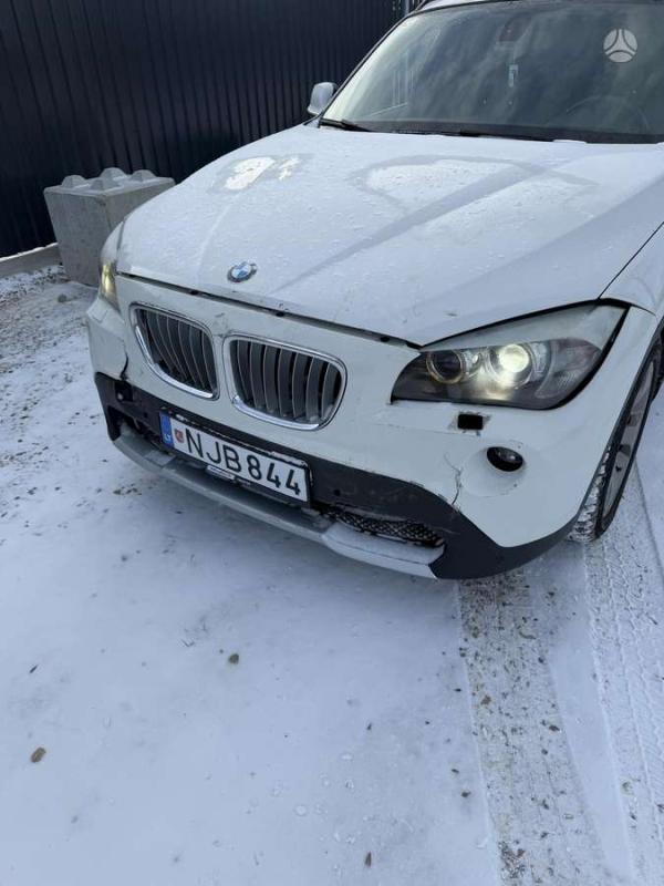 White BMW X1 2010 in Marijampole, with an engine capacity of 2.00 L and mileage of 244 thousand km for 3350 €, photo 3 on AUTOMOTO.COM.LV