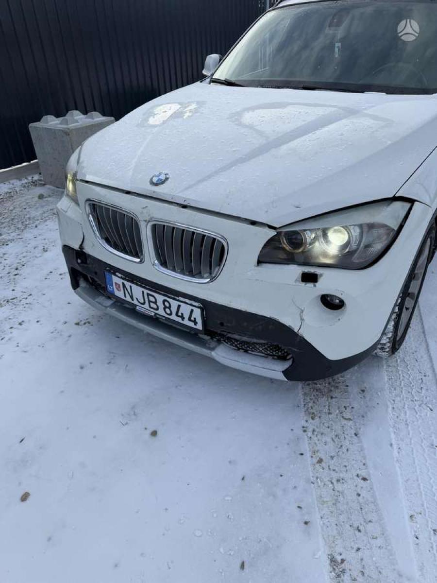 White BMW X1 2010 in Marijampole, with an engine capacity of 2.00 L and mileage of 244 thousand km for 3350 €, photo 3 on AUTOMOTO.COM.LV
