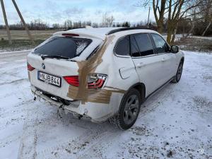White BMW X1 2010 in Marijampole, with an engine capacity of 2.00 L and mileage of 244 thousand km for 3050 €, photo 5 on AUTOMOTO.COM.LV