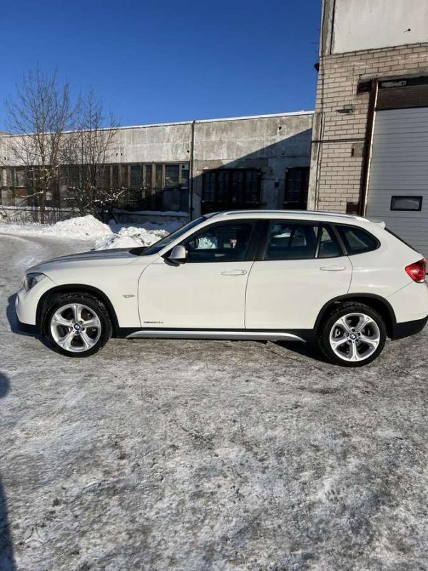 Balts BMW X1 2010 Panevēža, ar dzinēja tilpumu 2.00 L un nobraukumu 257 tūkst. km par 5300 €, foto 1 vietnē AUTOMOTO.COM.LV