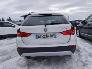 White BMW X1 2010 in Taurage, with an engine capacity of 2.00 L and mileage of 320 thousand km for 6600 €, photo 5 on AUTOMOTO.COM.LV