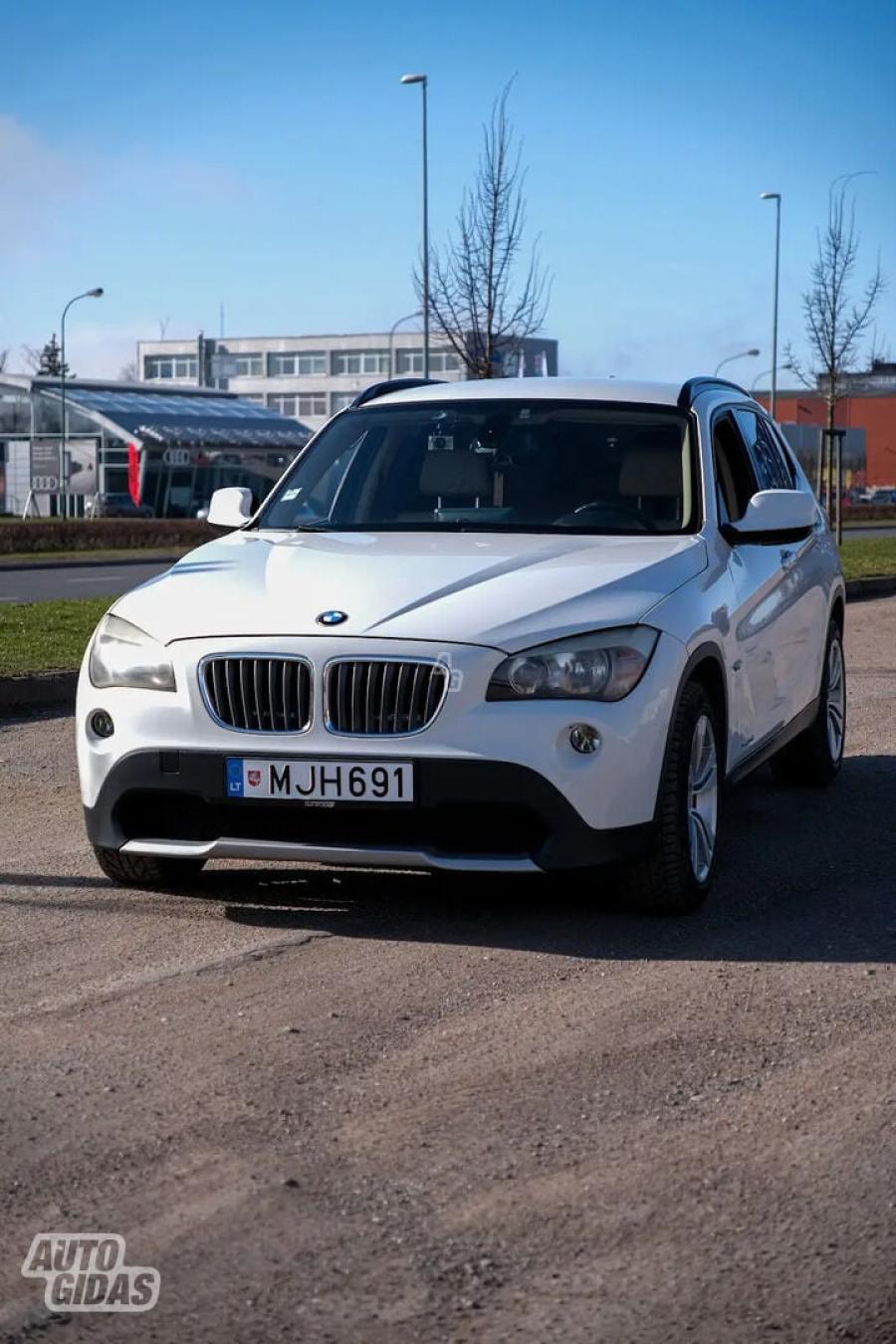 White BMW X1 2010 in Klaipeda, with an engine capacity of 2.00 L and mileage of 278 thousand km for 7000 €, photo 3 on AUTOMOTO.COM.LV