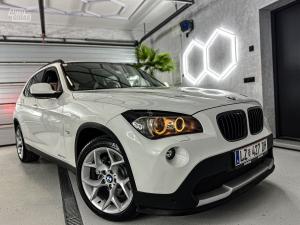 Balts BMW X1 2010 Kauņa, ar dzinēja tilpumu 2.00 L un nobraukumu 221 tūkst. km par 6950 €, foto  vietnē AUTOMOTO.COM.LV