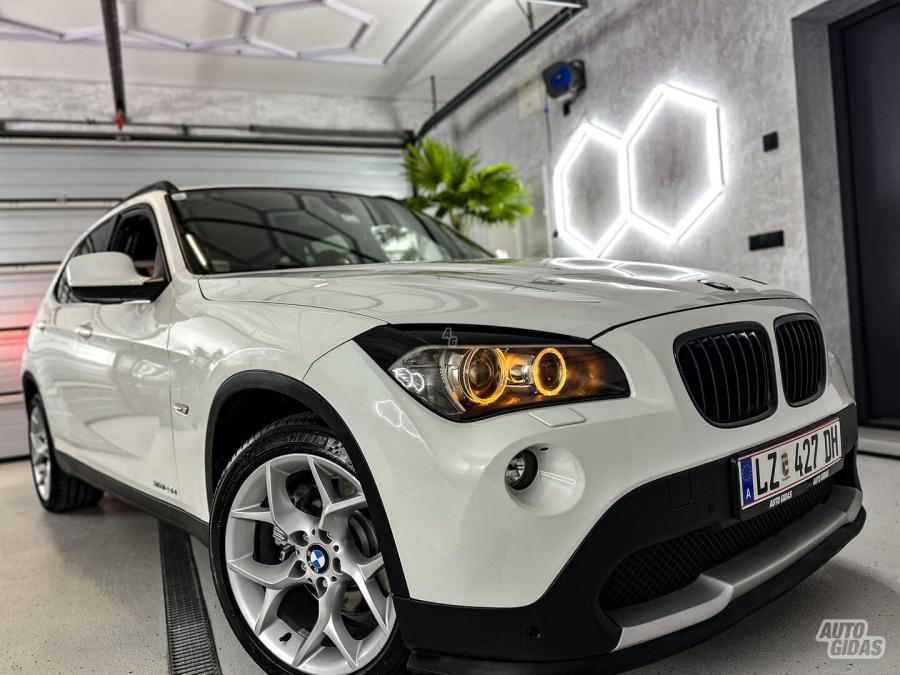 White BMW X1 2010 in Kaunas, with an engine capacity of 2.00 L and mileage of 221 thousand km for 6950 €, photo 4 on AUTOMOTO.COM.LV