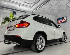 White BMW X1 2010 in Kaunas, with an engine capacity of 2.00 L and mileage of 221 thousand km for 6950 €, photo 10 on AUTOMOTO.COM.LV