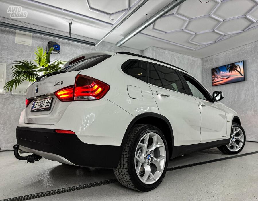 White BMW X1 2010 in Kaunas, with an engine capacity of 2.00 L and mileage of 221 thousand km for 6950 €, photo 10 on AUTOMOTO.COM.LV