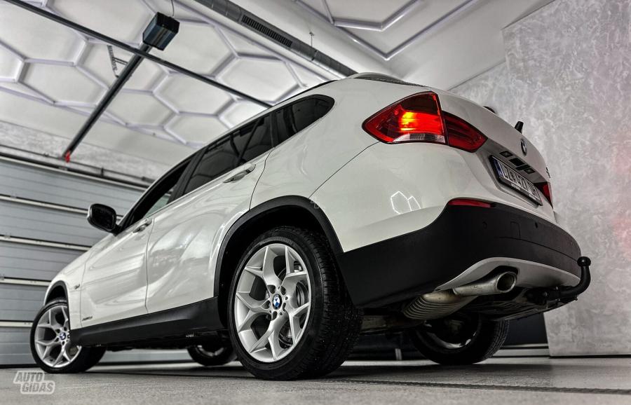 White BMW X1 2010 in Kaunas, with an engine capacity of 2.00 L and mileage of 221 thousand km for 6950 €, photo 15 on AUTOMOTO.COM.LV