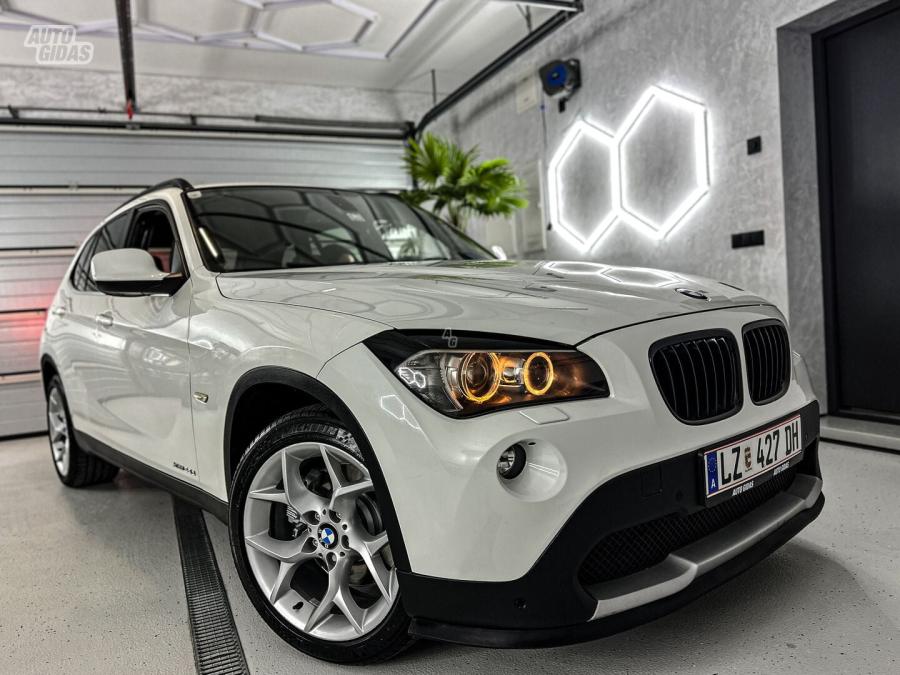 Balts BMW X1 2010 Kauņa, ar dzinēja tilpumu 2.00 L un nobraukumu 221 tūkst. km par 6950 €, foto 1 vietnē AUTOMOTO.COM.LV